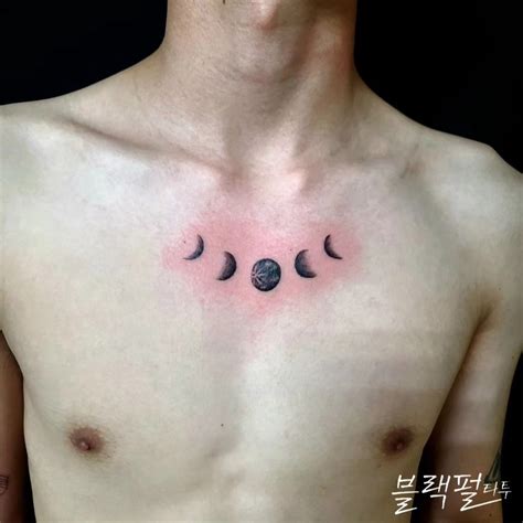 천안타투 블랙펄타투 달의 월식 과정을 아래팔에 그대로 타투로 옮겨 놓았습니다 남자 감성 타투로