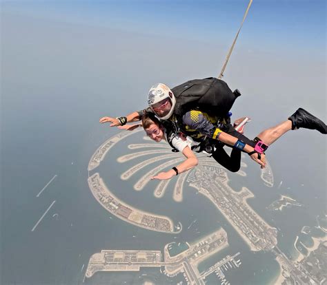 Parachute Jump In Dubai Romantic Skydiving Photo Skydiving Dubai
