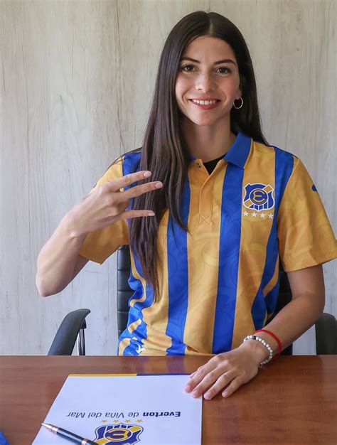 Melissa Bustos Es Nueva Jugadora De Everton Femenino Para La Temporada