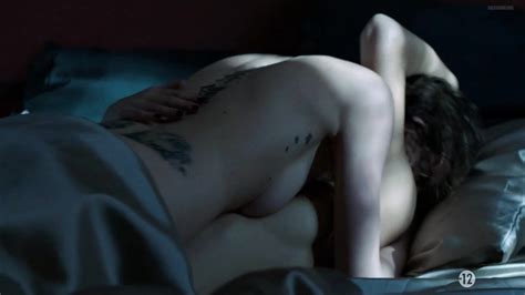 Голая Жюльет Дол в Section Zero