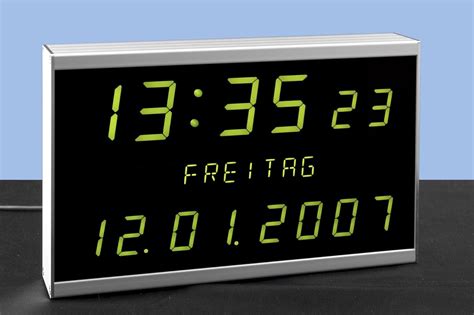 GPS Funkuhr Typ 7 Mit Wochentag Und Kalenderwoche Display Rot Amazon