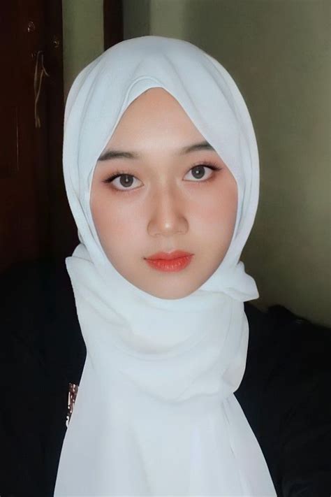 Pin di hijab cantik di 2024 | Wanita, Gaya hijab, Gadis berjilbab
