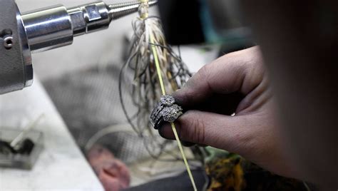 Le Joaillier De Luxe Van Cleef And Arpels Va Installer Un Atelier Dans La Drôme Ici