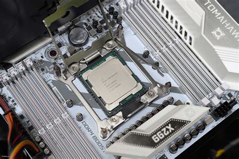 Giám đốc Tài Chính Tại Intel Tiết Lộ Cpu 7nm Của Công Ty Sẽ Không Xuất Hiện Trước Năm 2021