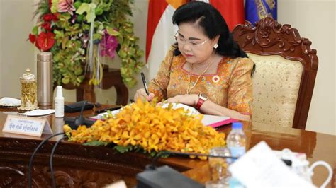 សម្តេចកិត្តិព្រឹទ្ធបណ្ឌិត ប៊ុន រ៉ានី ហ៊ុនសែន សម្តែងមរណទុក្ខយ៉ាងក្រៀមក្រំ