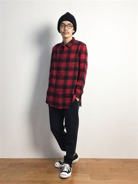 赤チェックシャツのメンズコーデ20選！季節別の女子ウケ着こなし術を徹底解説！ Slope スロープ ｜モテる男への坂道を登るメディア