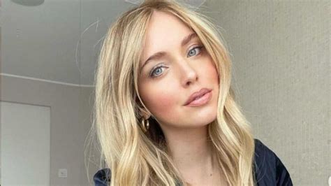 Chiara Ferragni Mostra La Sua Fede Il Prezzo Da Capogiro E Il Dettaglio Crea Polemica Newsby