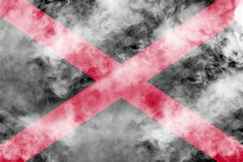 미국 국가 알라바 마의 국기는 파란색 빨간색과 노란색의 다른 색상에 독립의 날에 회색 연기에 대해 정치적 종교적 분쟁 세관 및