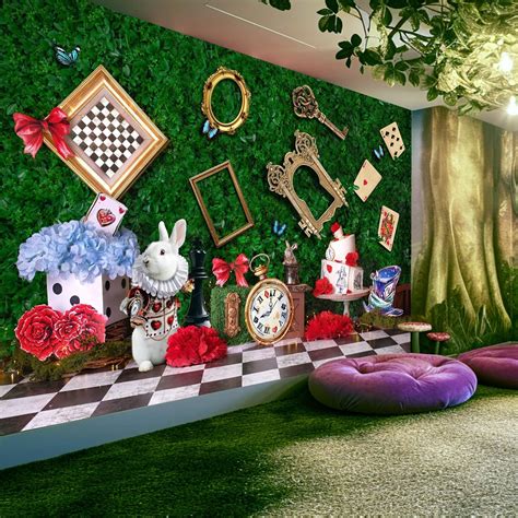 Alice In Wonderland Room Theme