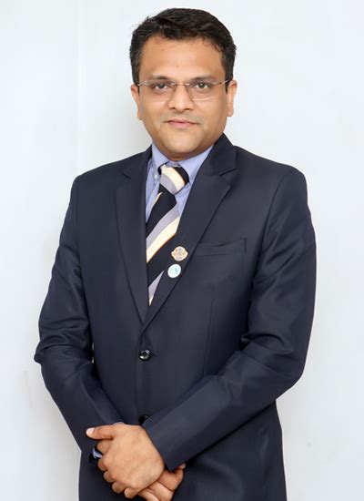 Dr Vishal Desai Orthopedic Doctor Surgeon Hospital In Satellite