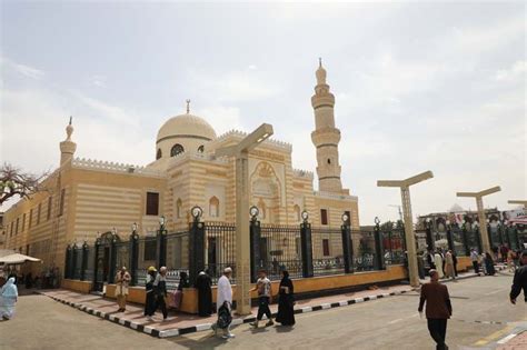 وزير الأوقاف ومحافظ القاهرة يصليان الجمعة الأخيرة من رمضان في مسجد