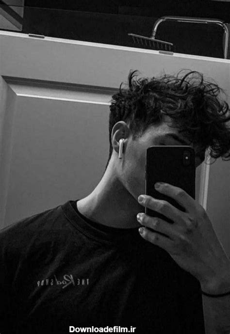 عکس سیاه و سفید غمگین پسرانه