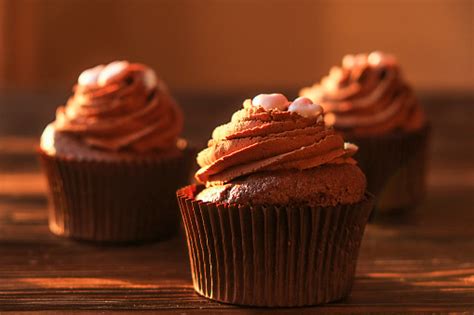 맛 있는 홈 머핀 과자가 구운된 생일을 했다 맛 있는 빵집 제품 그림에 대 한 나쁜입니다 건강에 해로운 과자입니다 2 월 해피 발렌타인 여자 어머니 날 크리스마스 휴가 여자