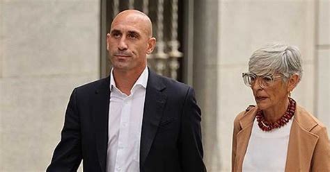 강제 입맞춤 前 스페인 축구협회장 재판 회부