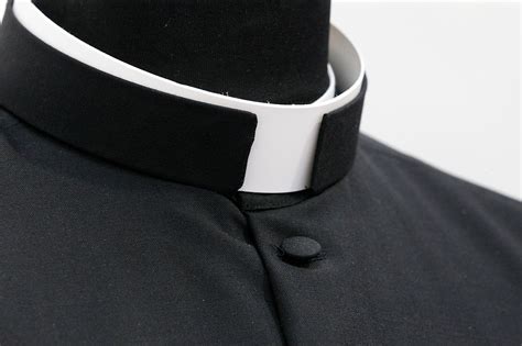 Clerical Collar Ý Nghĩa Ví Dụ Câu Và Cách Sử Dụng Từ Clerical Collar