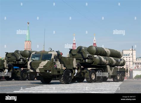 The S 400 Triumf Nato Name Is Sa 21 Growler Russian Missile Systems