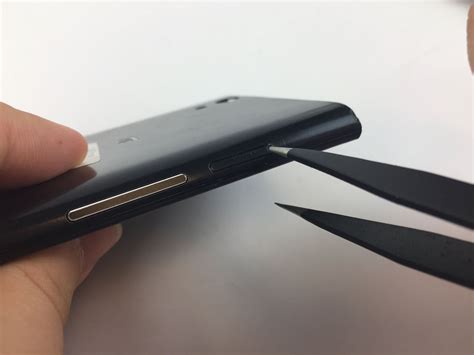 Accessing The SIM Card Slot On ZTE Zmax Robots Net