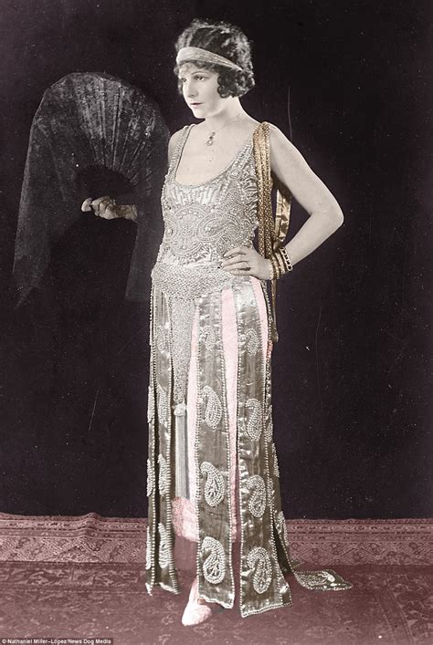 Flapper Style The Iconic Fashion Of The 1920 Why Did The Flappers Go