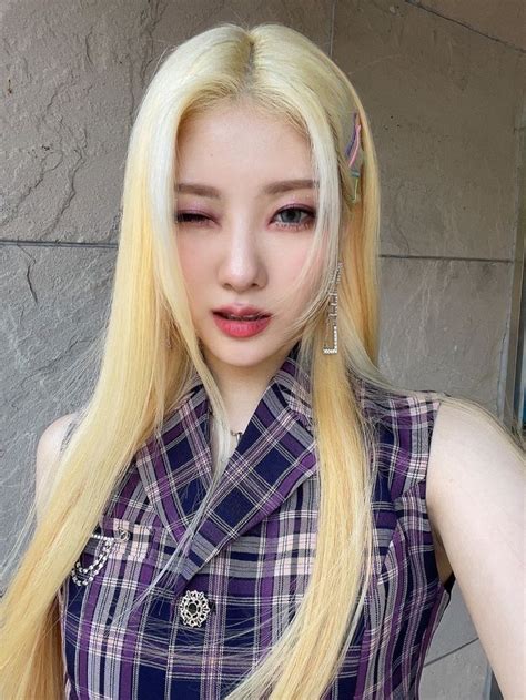 퍼플키스 Purple Kiss On Twitter Purple Girl Purple Fashion