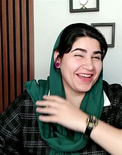 وقتی وسط رکورد ویدئومثل جغد بهت زل میزنه Youtube