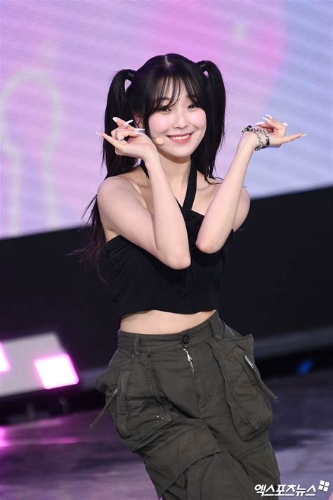 프로미스나인 백지헌 설레는 눈맞춤[엑s Hd포토]