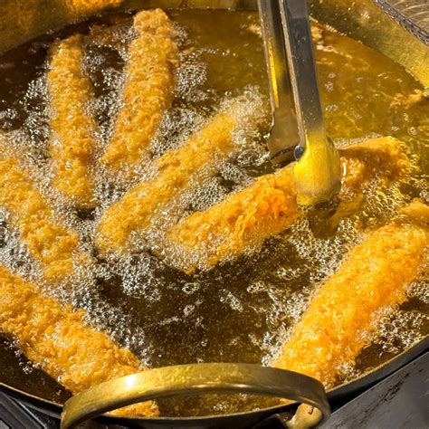 กล้วยทอด 9 นิ้ว 👉 พ่อค้าแซ่บบบ แกลเลอรีที่โพสต์โดย Pai Di Yaไปดิยะ Lemon8