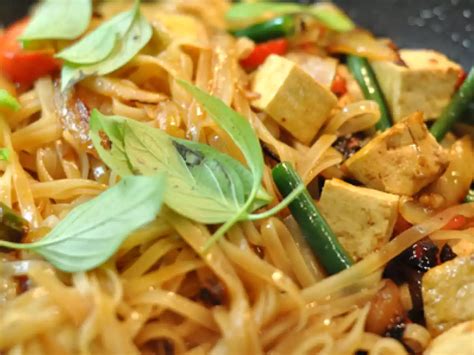 Spicy Pad Kee Mao Thai Drunken Noodle Recipe With Tofu