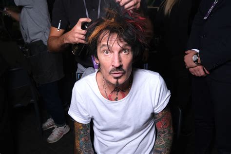 Motley Crues Tommy Lee Uploads New Nsfw Photo — Heres How People