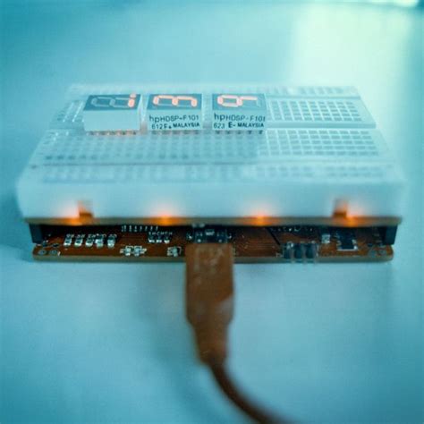 Silicon Jumpers Make This Wire Free Breadboard Programmable Hackaday