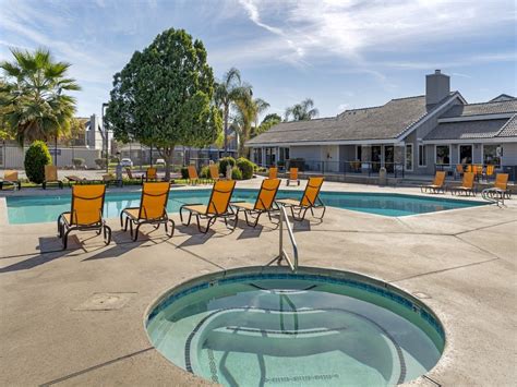 Edgewater Isle Apartments And Townhomes 500 Northstar Hanford Ca
