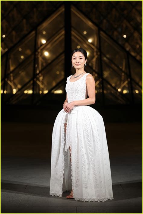 Gigi Hadid Tyra Banks The Beckhams And More Kick Off Paris Fashion Week