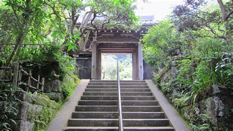 Ise S Kae On Twitter 円覚寺 昔は写経を納め、納経印を戴いていたのが、現在のご納経帳または御朱印帳に変わったものだということです。円覚寺では至るところで北条氏の家紋「三