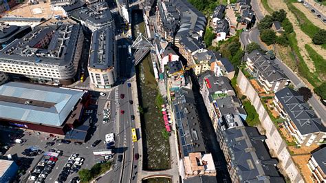 안도라의 수도 안도라 라 벨라 의 조감도 프랑스와 스페인 사이의 피레네 산맥에서 건물 외관에 대한 스톡 사진 및 기타 이미지 Istock