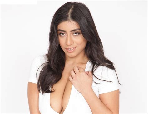 Violet Myers Biography Age Wiki Height Weight Boyfriend Family More