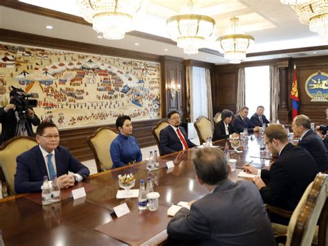 УИХ ын Г Занданшатар ОХУ ын Гадаад хэргийн сайд С В Лавровыг хүлээн авч уулзав Isee Mn