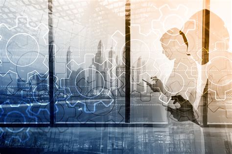 이중 노출 기어 메커니즘 배경 흐리게 비즈니스와 산업 공정 자동화 개념입니다 2명에 대한 스톡 사진 및 기타 이미지 2명 공학 금융 Istock