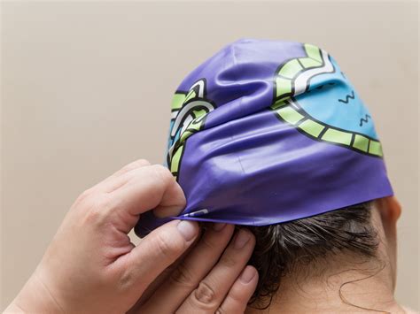 Ways To Put On A Swim Cap WikiHow