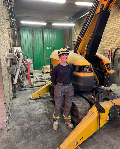 Brokk På Linkedin Brokk Demolitionrobot Brokkoperator