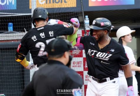 소총부대의 반란 Kt 4홈런 불꽃쇼 소형준 7이닝 1실점 쾌투 5위 Ssg와 승차 지웠다 [인천 현장리뷰] 스타뉴스