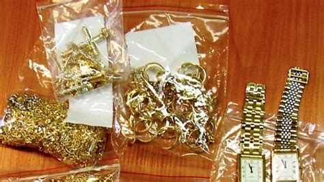 Жена опита да пренесе в сутиена си злато за близо 15 000 лева Новини бг