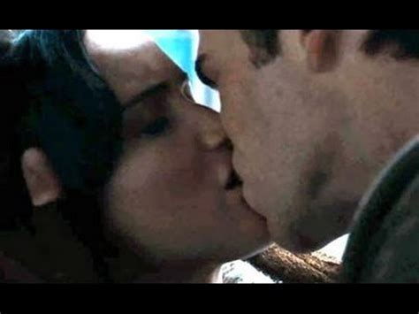 Jennifer Lawrence Kissing Chris Pratt In Passengers Movie 2016 Youtube