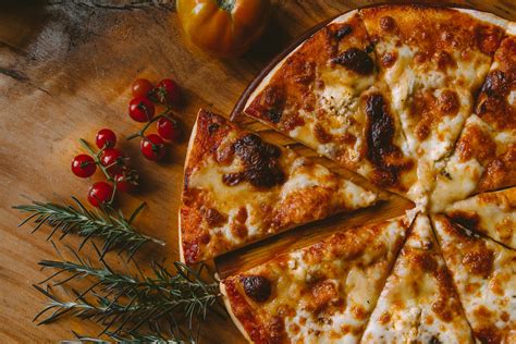 Basic Pizza Ordering System Using Python By Nidumollu Phani Siva