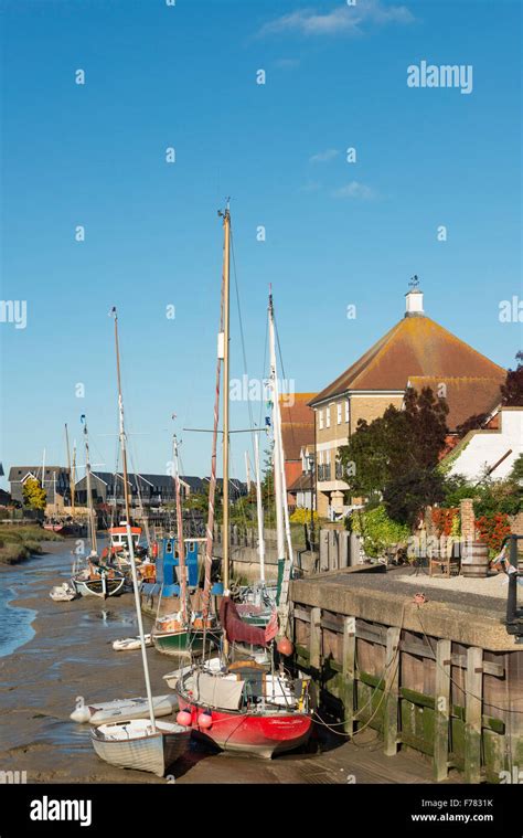 River Boats Faversham Creek Stockfotos Und Bilder Kaufen Alamy