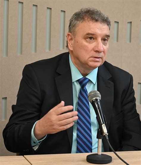 УНСС Красимир Вълчев председател на Комисията по образование и наука в НС изнесе публична