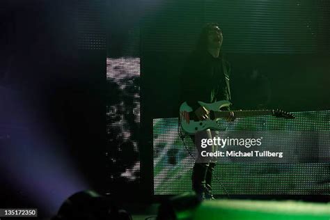 Skrillex In Concert Photos And Premium High Res Pictures Getty Images