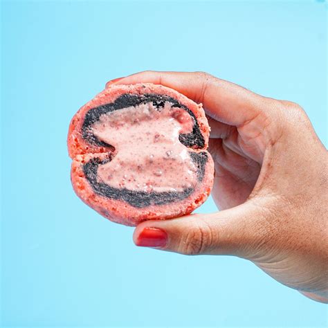 Jual Pipiltin Cocoa Baked Chocolate Strawbeery Blush Cookie Shopee