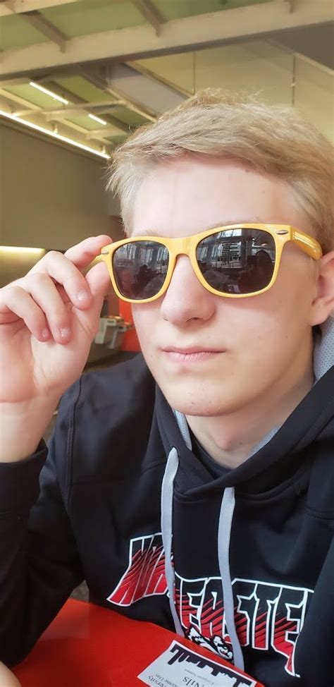 Nils Backe Medium