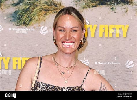 Evelyn Weigert Bei Der ‚alles Fifty Fifty“ Film Premiere Am 27082024