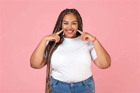 100 Curvy Woman Wallpapers