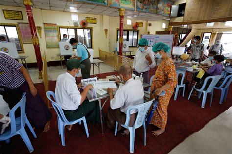 မင်္ဂလာတောင်ညွန့်မြို့နယ်၌ အသက် ၆၀ နှင့်အထက် မဲဆန္ဒရှင်များ ကြိုတင